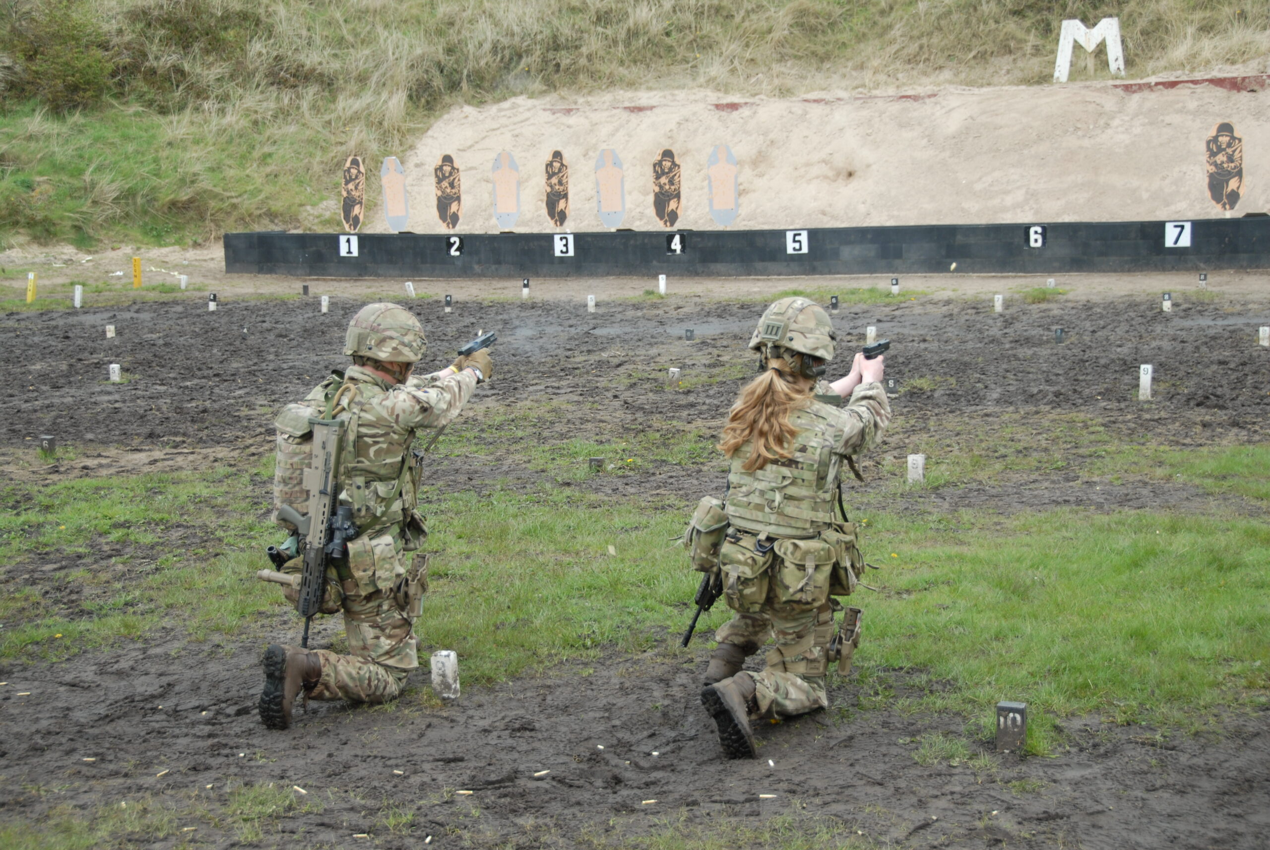 3rd Battalion, Royal Anglian Regiment secure the 1 (UK) Divisional ...