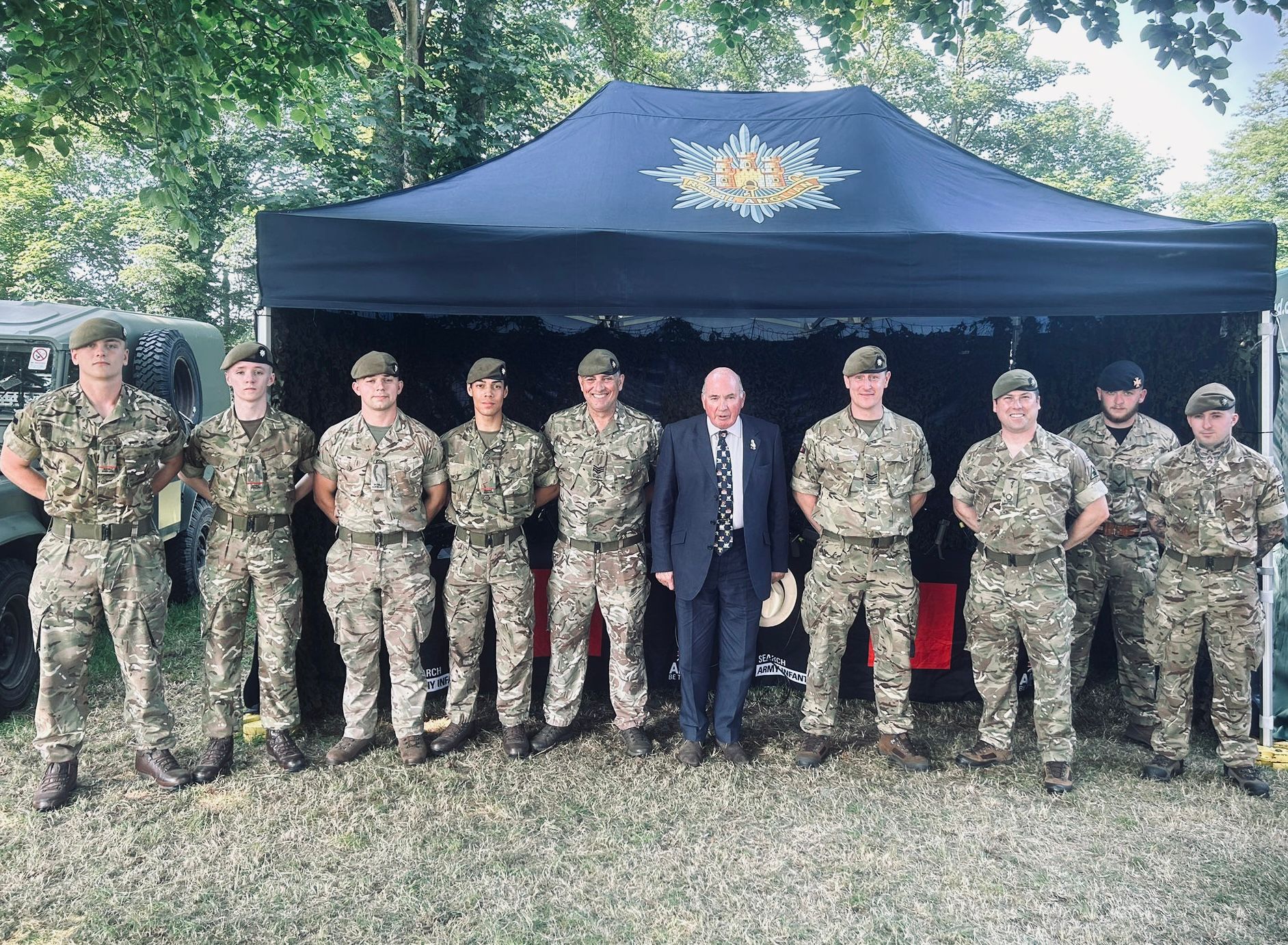 General Lord Dannatt takes time to speak with our soldiers - Royal ...
