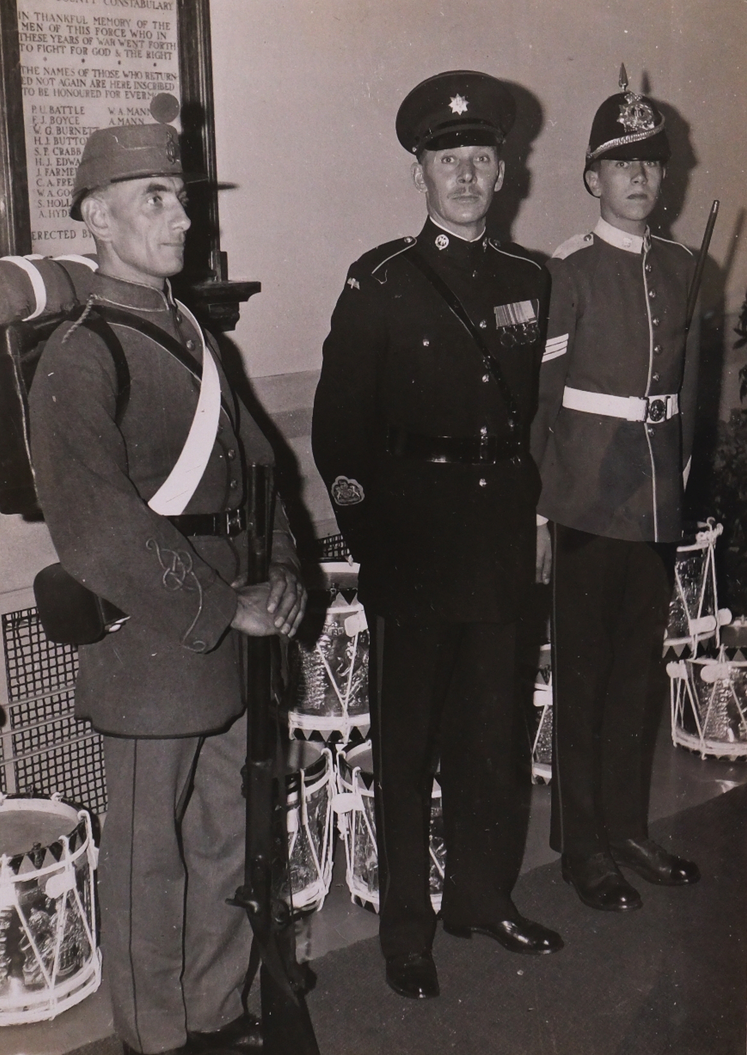 Photograph Essex Regiment Soldier - Royal Anglian Regiment