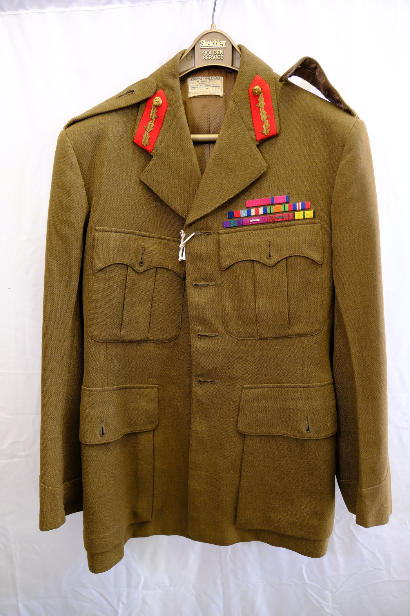 British Army Service Dress with Staff Officer red flashes on collar ...